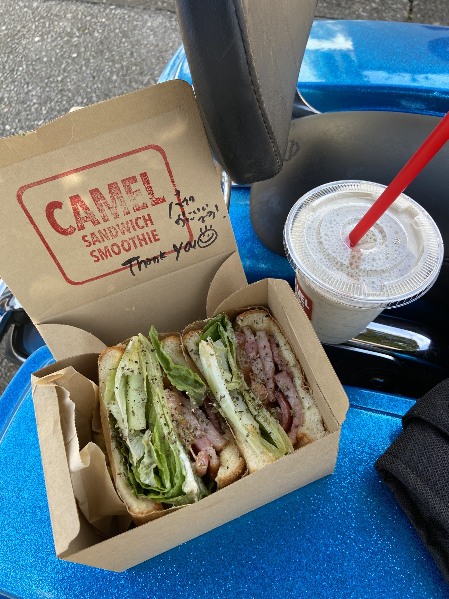 「本部町で楽しむ！サンドイッチとスムージーが絶品『Camel Sandwich Smoothie』」